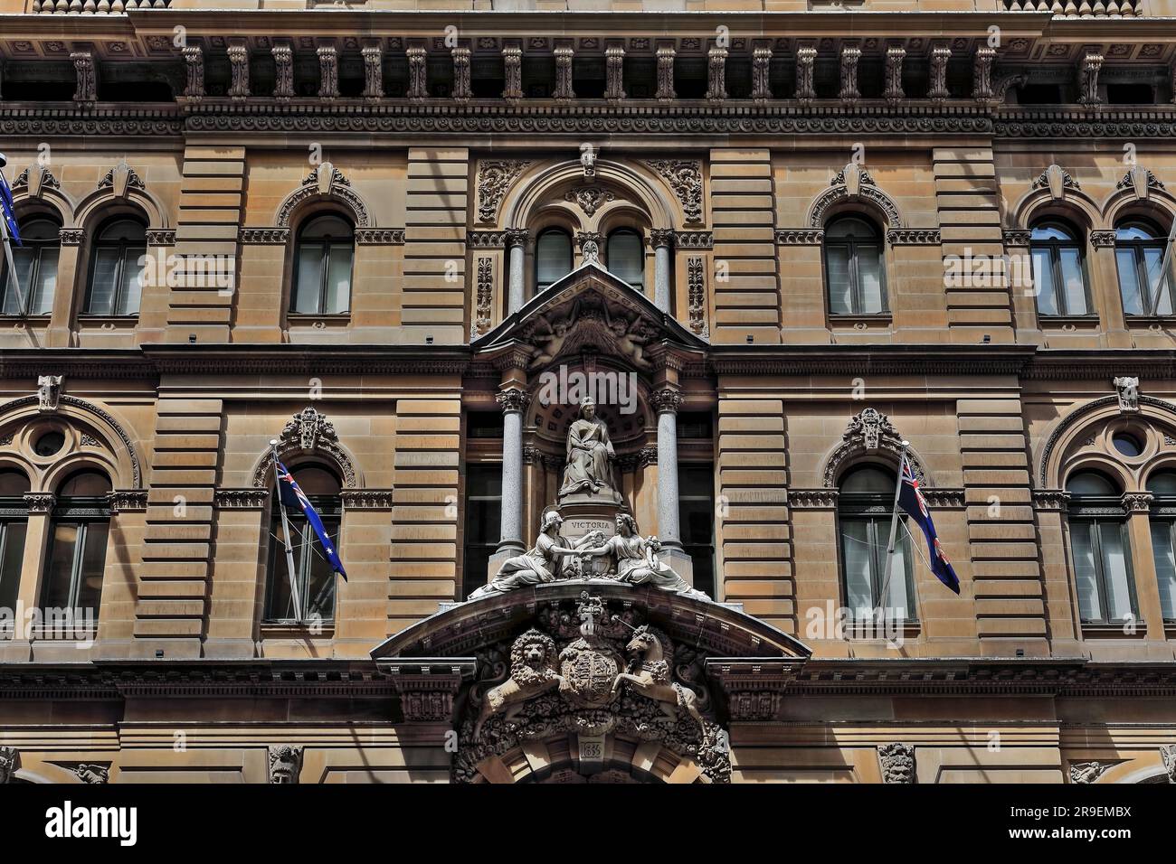 718 Heritage building sandstone facade of 114 meter long with Queen ...