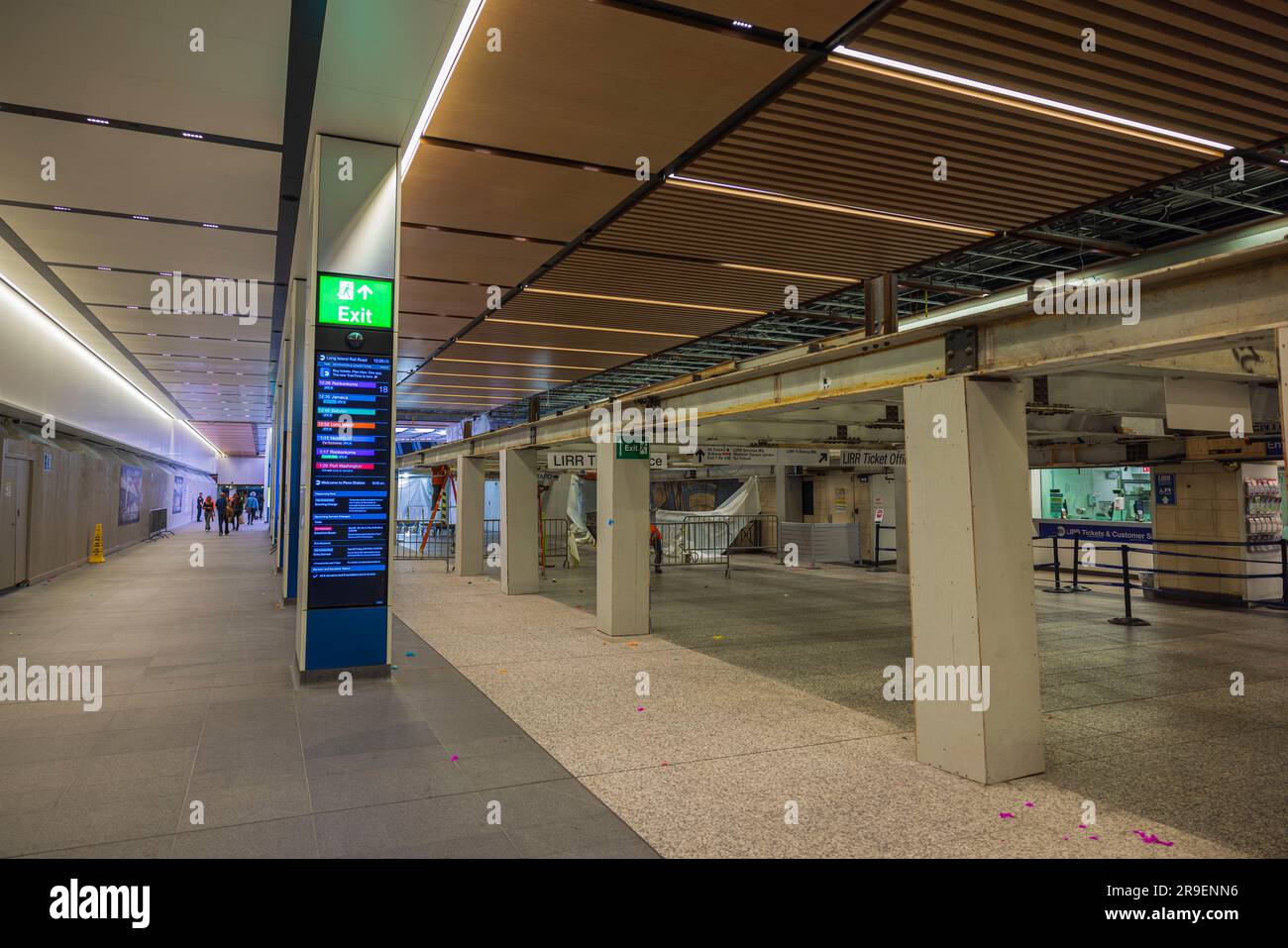 View of interior of New York subway station hall on 34th street in ...