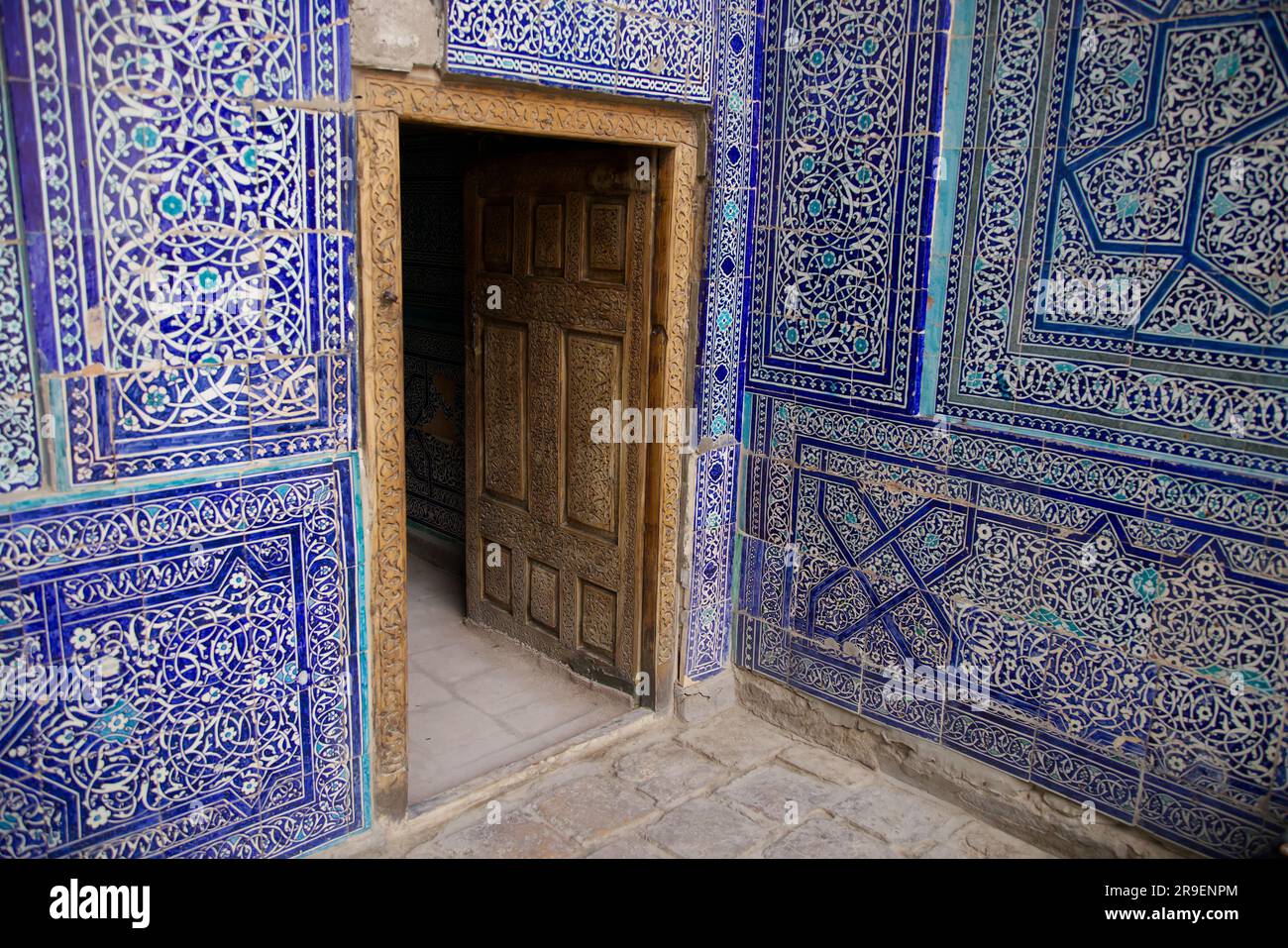 Door of the Tosh-Hovli Palace in Khiva, Uzbekistan Stock Photo - Alamy