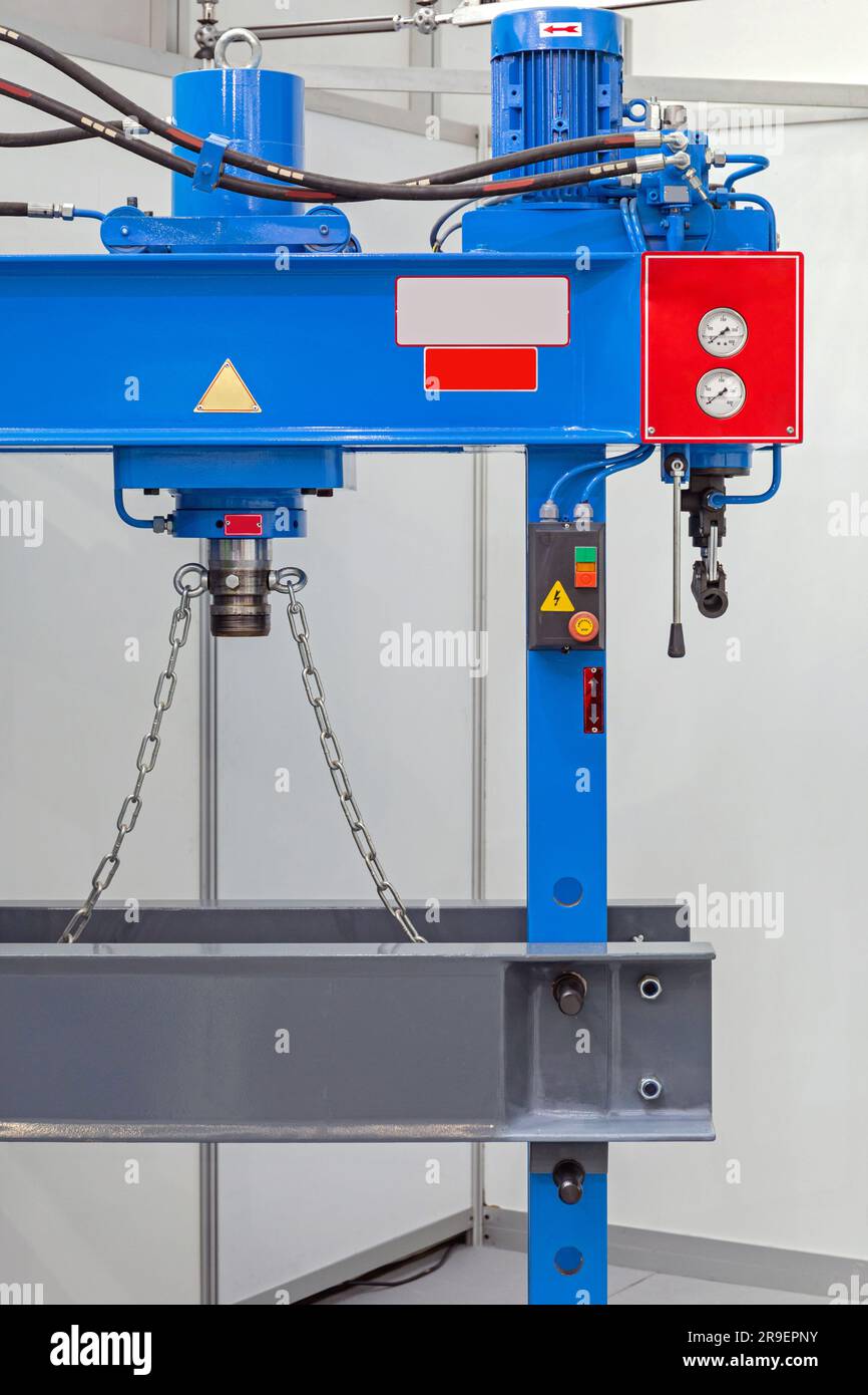 Hydraulic Press Machine Using Cylinder to Generate Compressive Force in ...