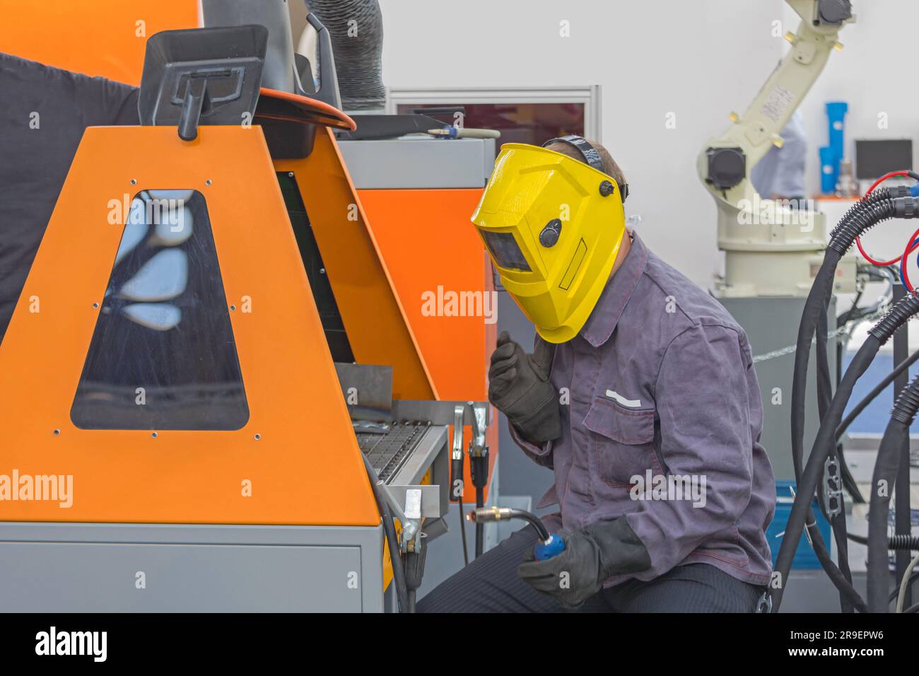Worker welding europe hi-res stock photography and images - Alamy