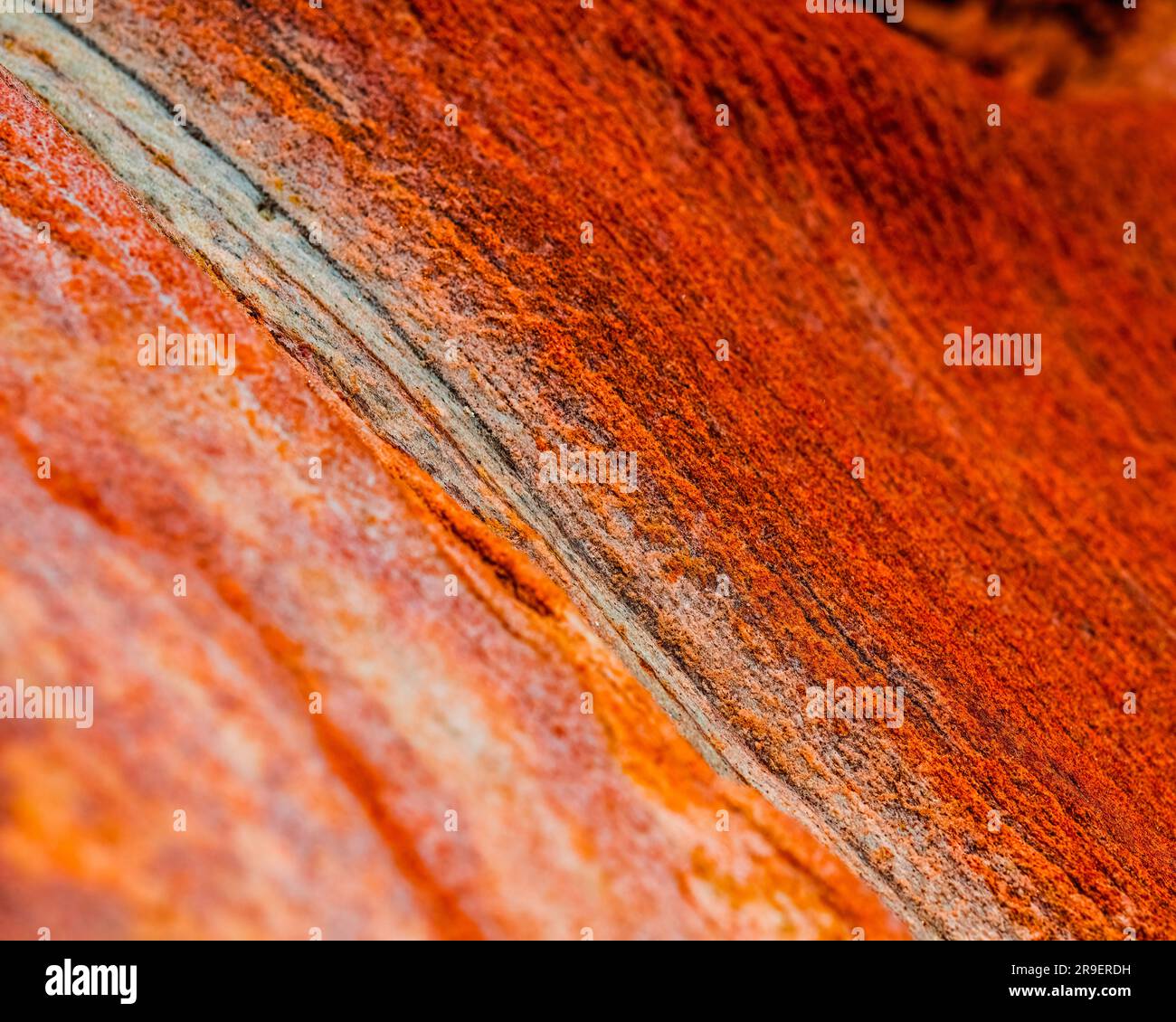 Burnt ochre, sandstone cutting, Robinson Pass Stock Photo - Alamy