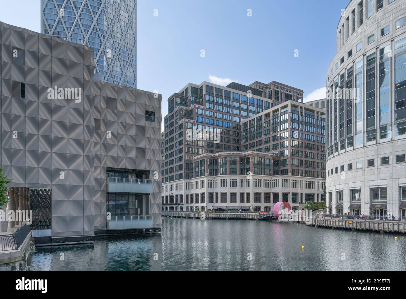 Middle Dock in Canary wharf London Stock Photo - Alamy