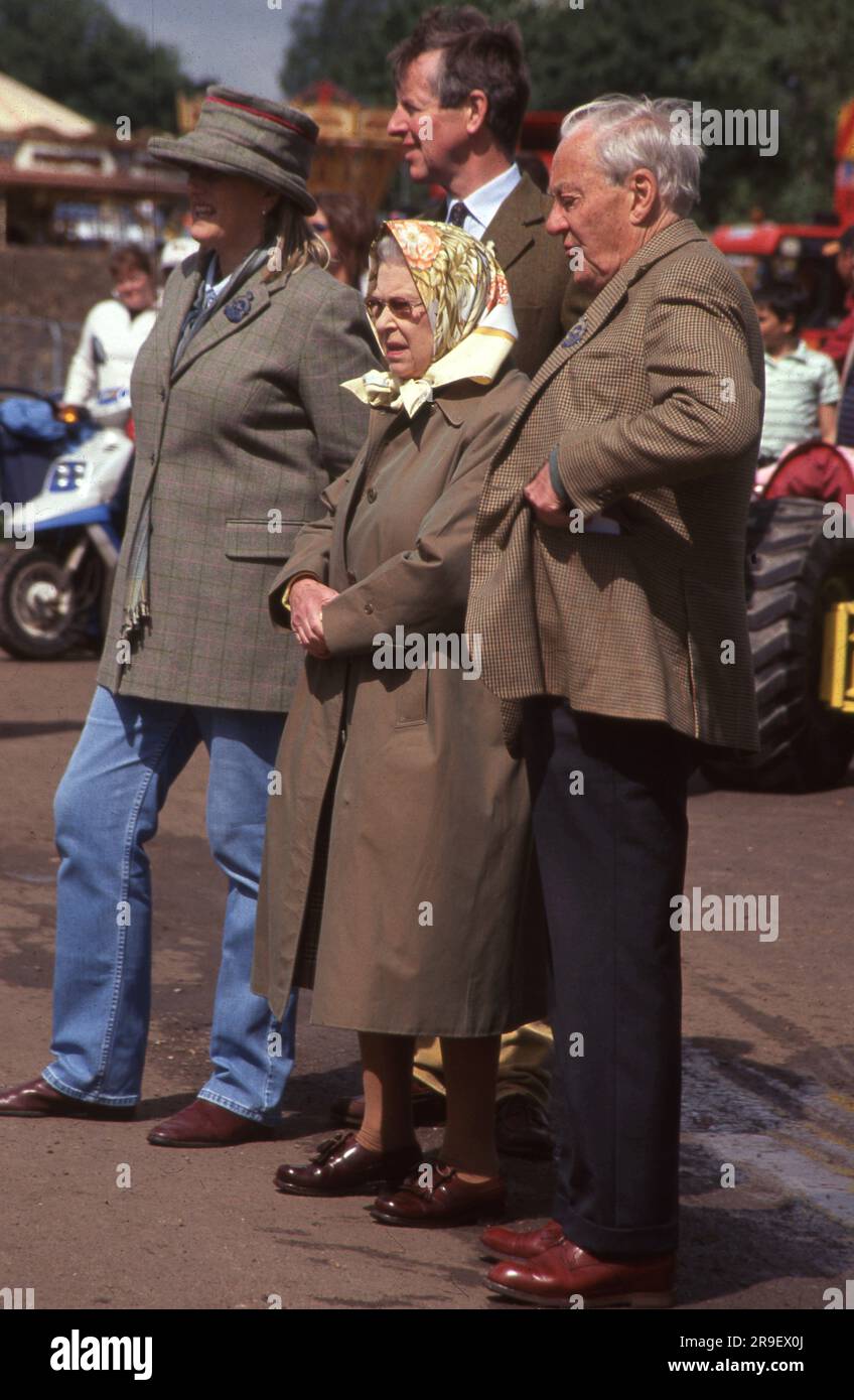 Queen elizabeth royal windsor show hi-res stock photography and images ...