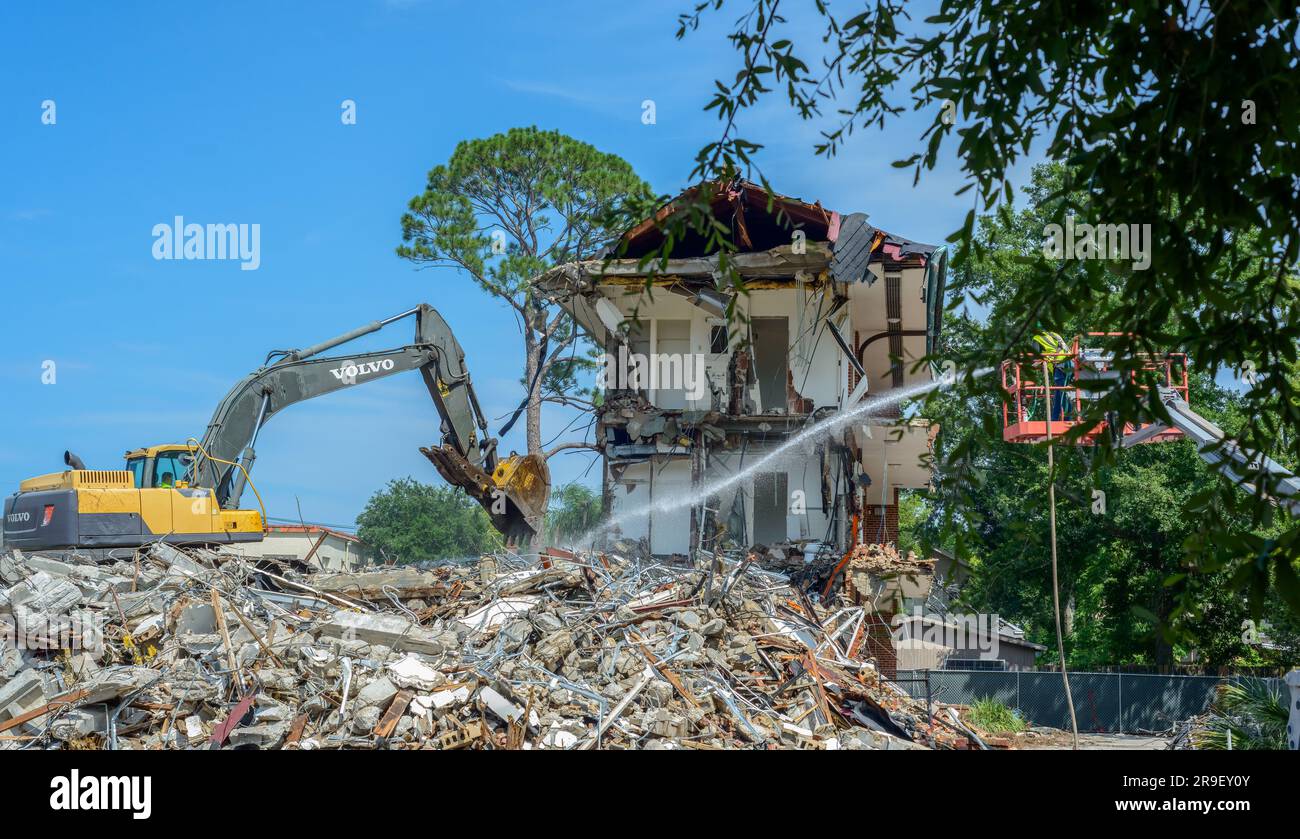 NEW ORLEANS, LA, USA - JUNE 23, 2023: Active building demolition ...