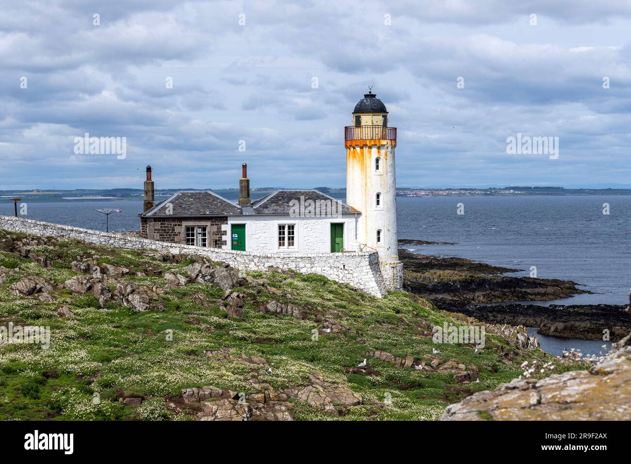 The disused Low Light lighthouse, now used as a bird observatory, Isle ...