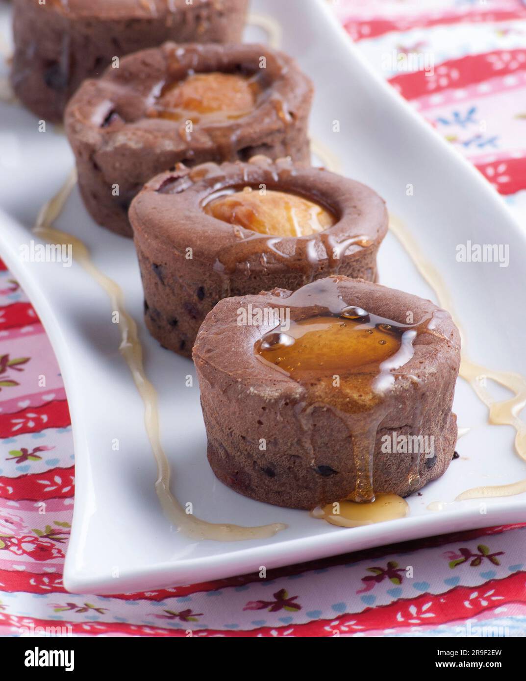 Mini gateau hi-res stock photography and images - Alamy