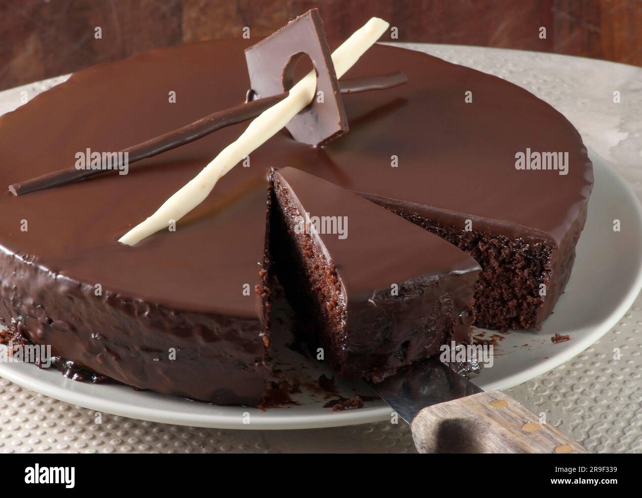 Glace chocolate cake hi-res stock photography and images - Alamy