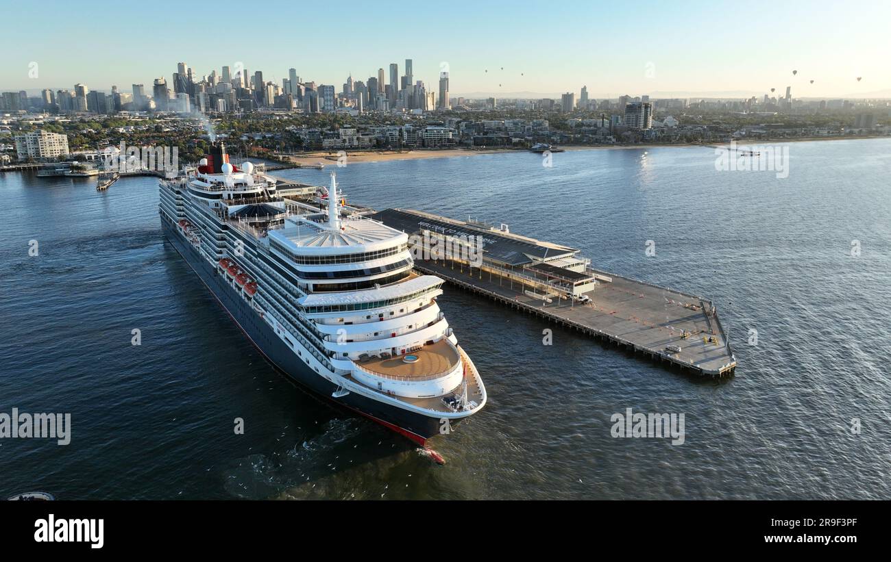 Melbourne, VIC, Australia - 10th Dec 2022 - Queen Elizabeth Cruise Ship ...