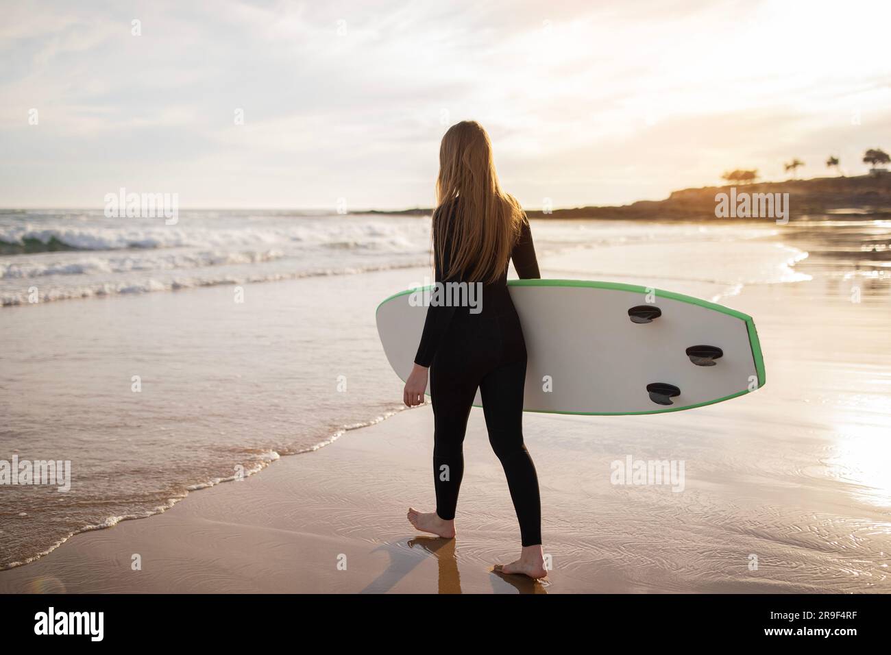 Young lady surfer hi-res stock photography and images - Alamy
