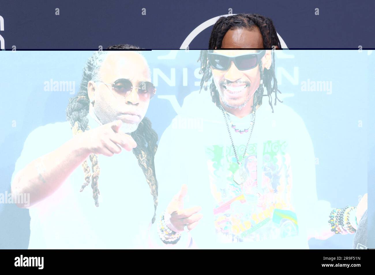 Yin yang twins hi-res stock photography and images - Alamy