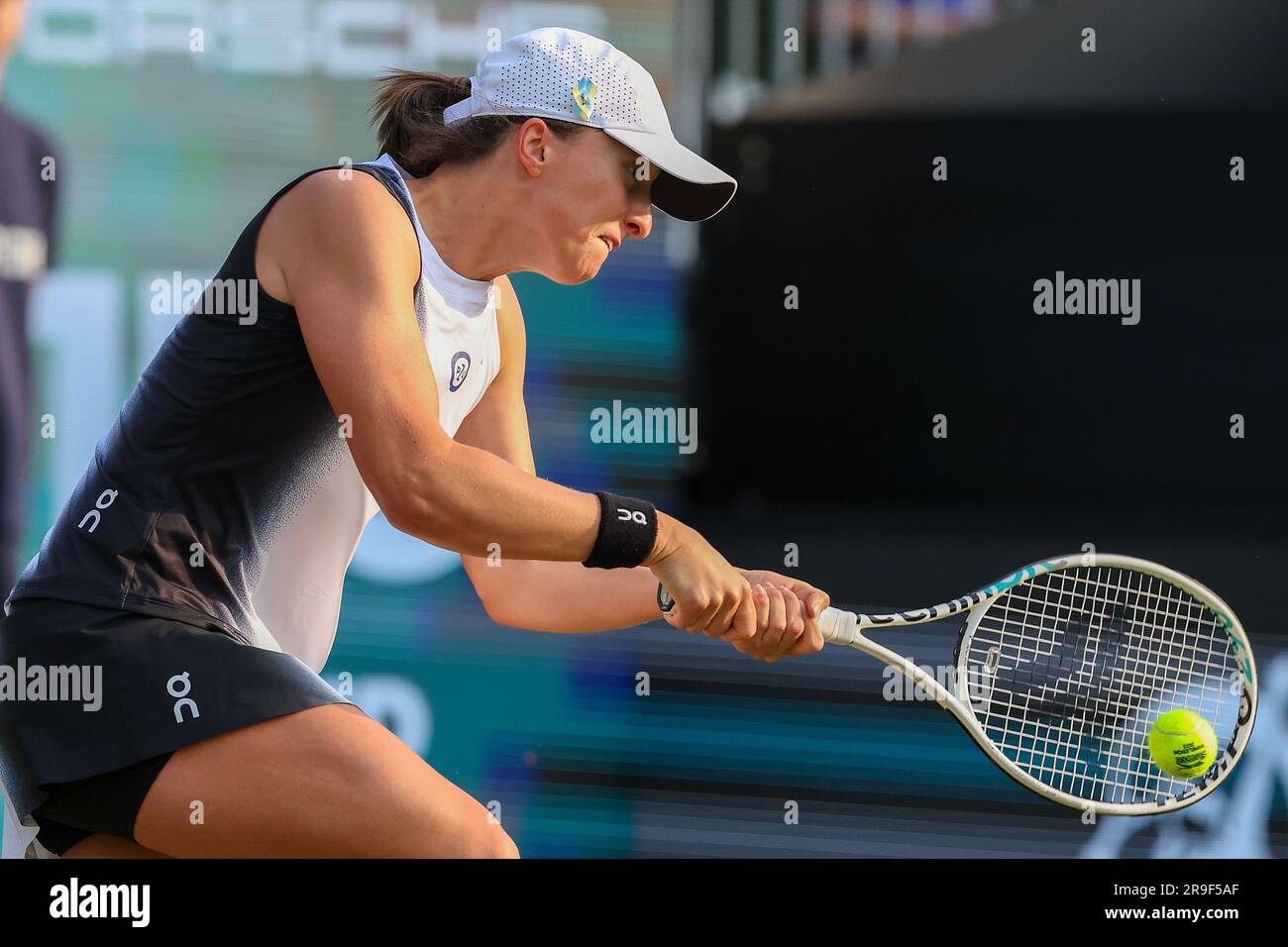 Iga swiatek backhand hi-res stock photography and images - Alamy