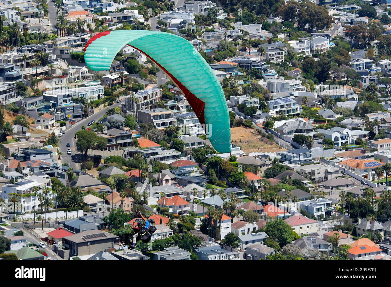 Paragliding in front of the front face of Table Mountain or with a city ...