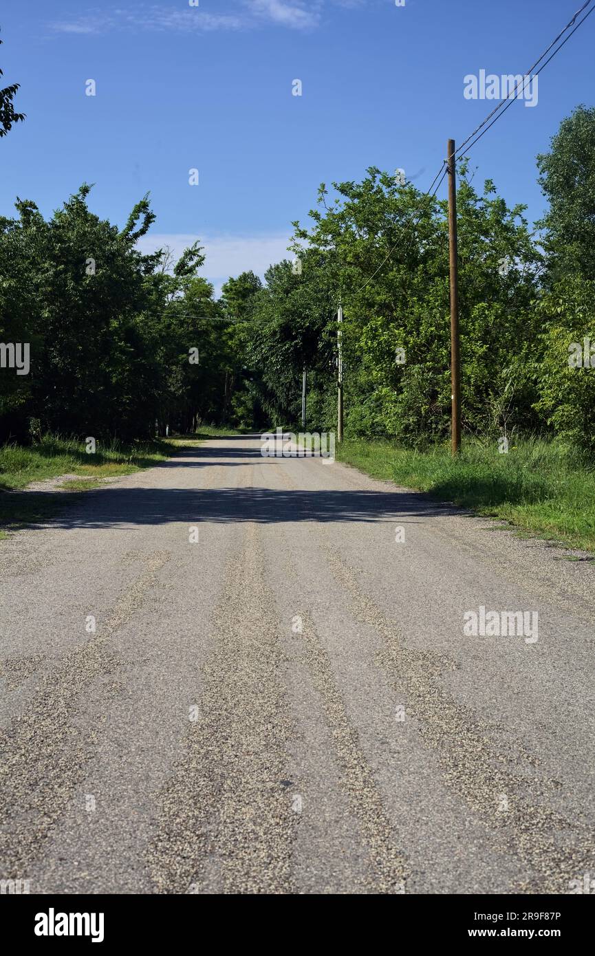 Country road small landscapes hi-res stock photography and images - Alamy