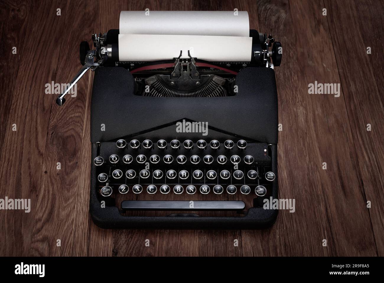 Retro old typewriter crumpled paper hi-res stock photography and images ...