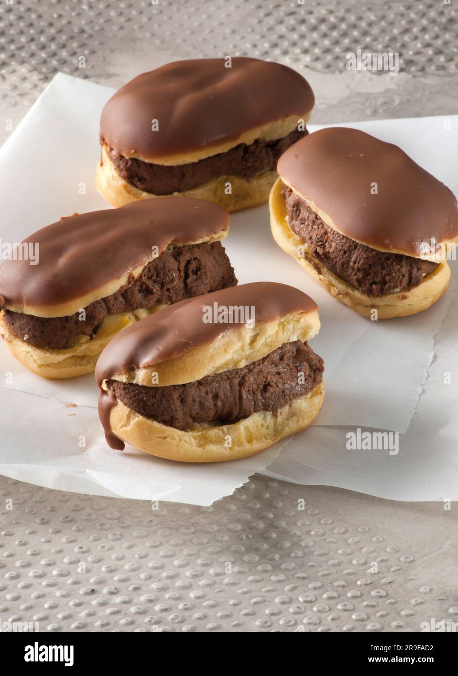 Cream eclairs hi-res stock photography and images - Alamy