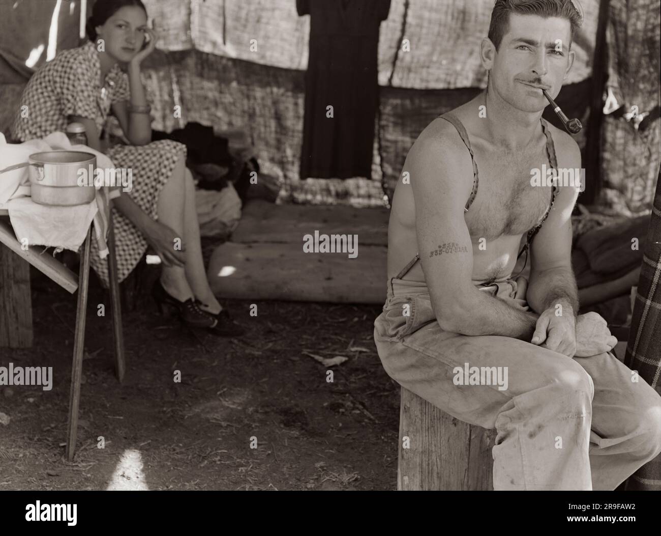 Photographer Dorothea Lange photographs America during and after the ...