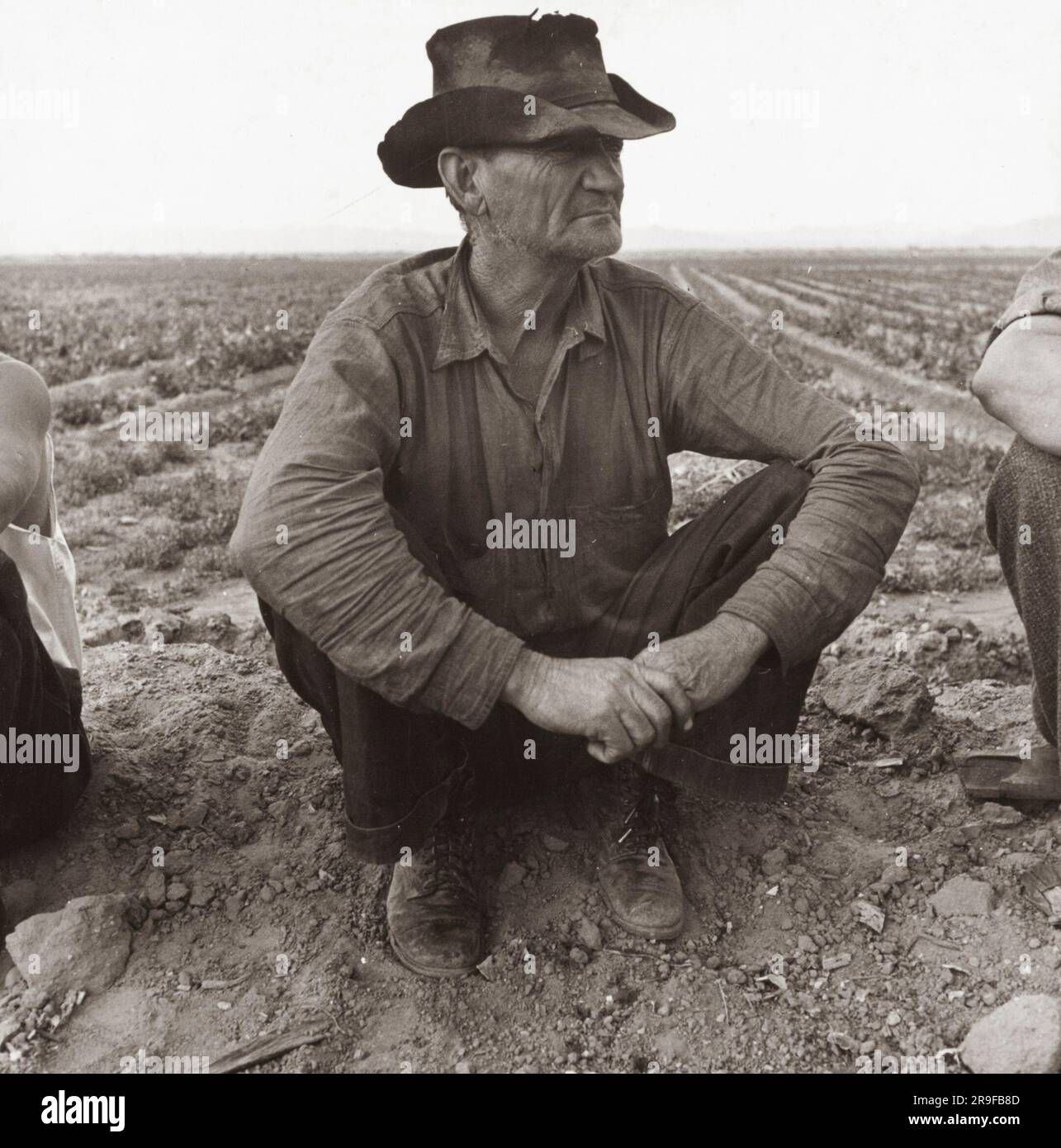 Photographer Dorothea Lange photographs America during and after the ...