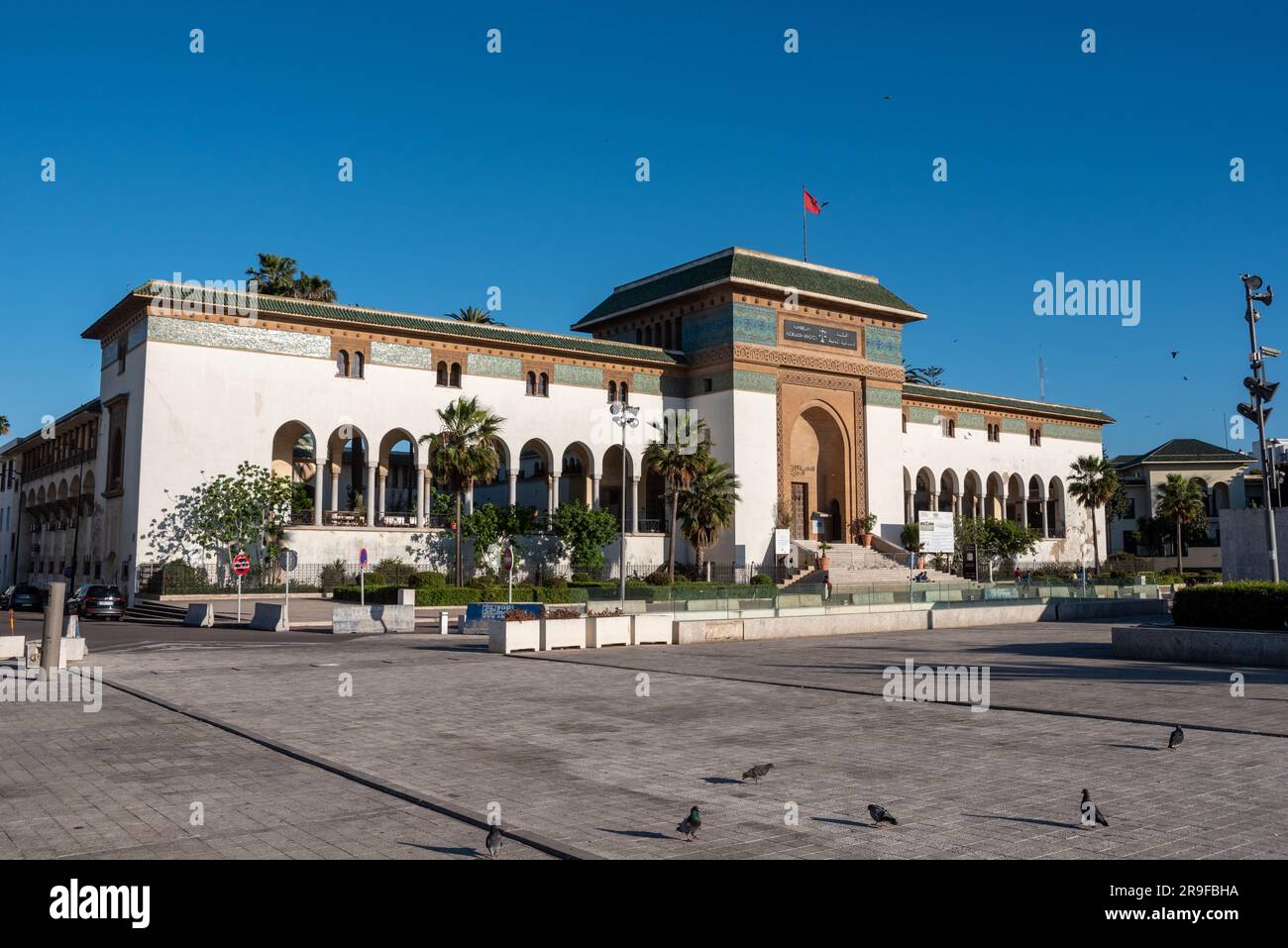 Moorish Art Deco courtyard at the square Mohammed V in Casablanca ...
