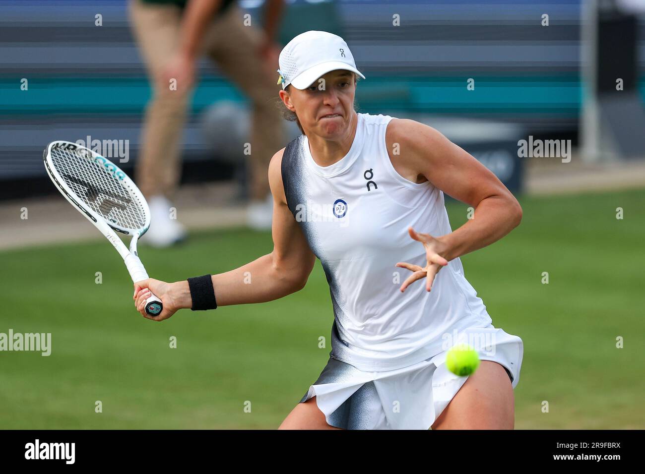 Iga swiatek forehand hi-res stock photography and images - Alamy