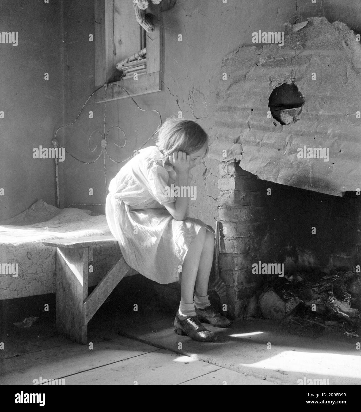 Photographer Dorothea Lange photographs America during and after the ...