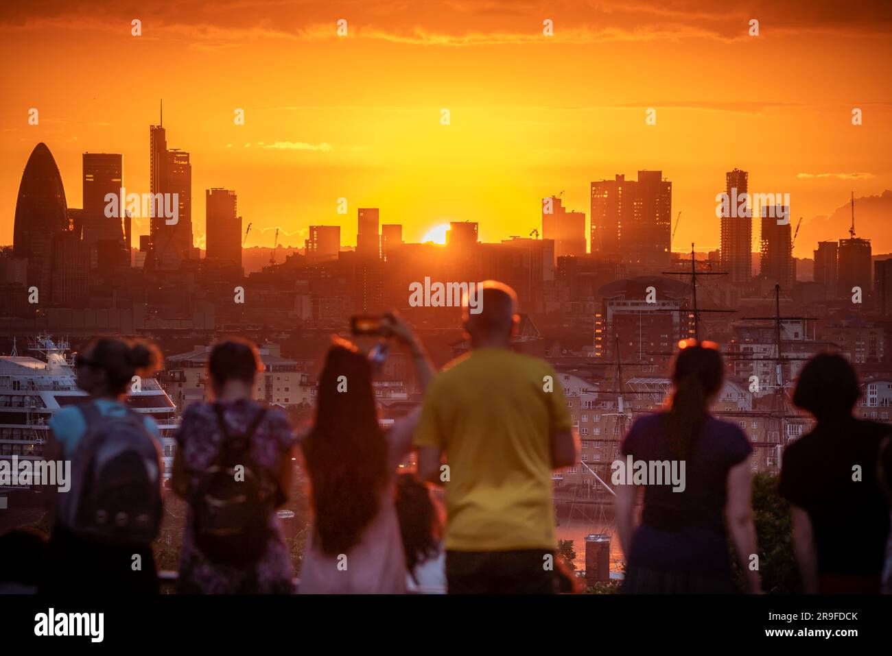 London, UK. 25th June 2023. UK Weather: City Heatwave sees locals enjoy ...