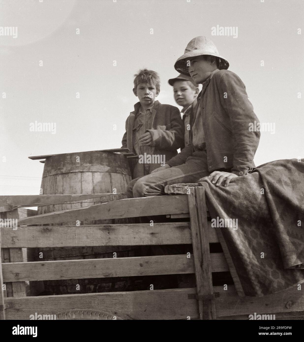 Photographer Dorothea Lange photographs America during and after the ...