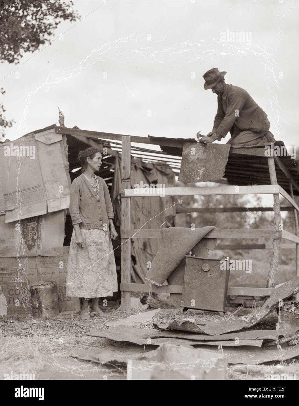 Photographer Dorothea Lange photographs America during and after the ...