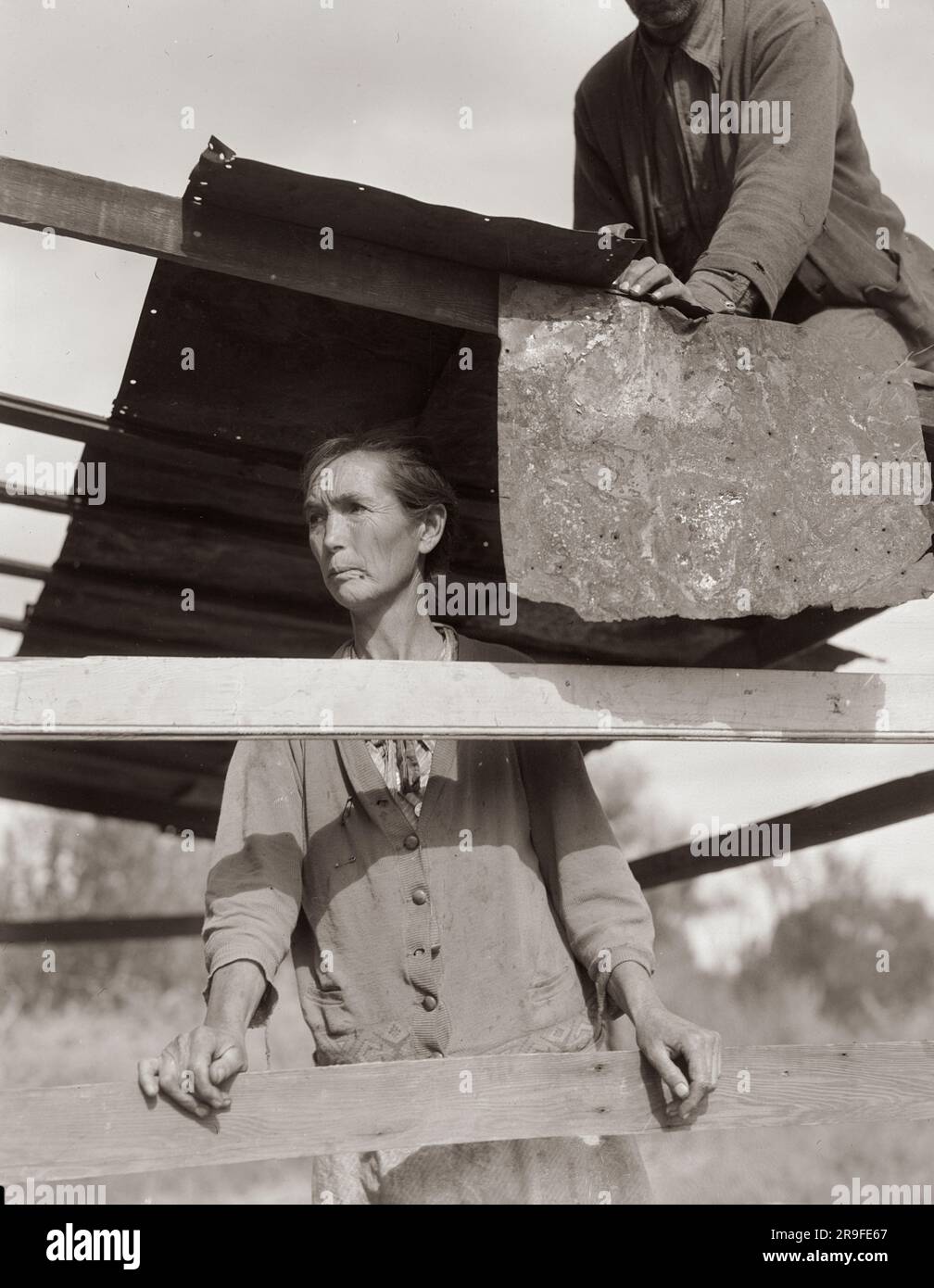 Photographer Dorothea Lange photographs America during and after the ...