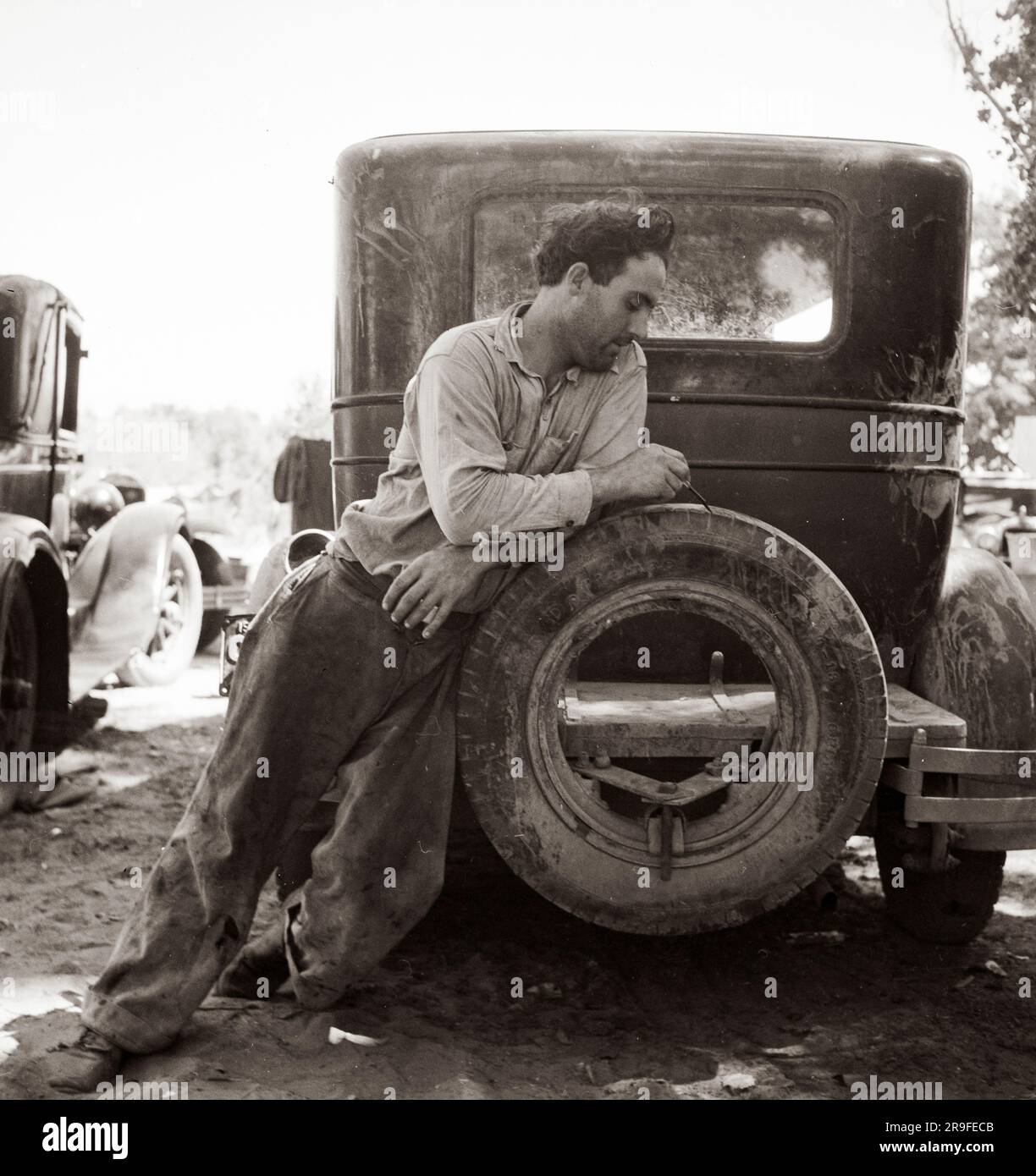 Photographer Dorothea Lange photographs America during and after the ...
