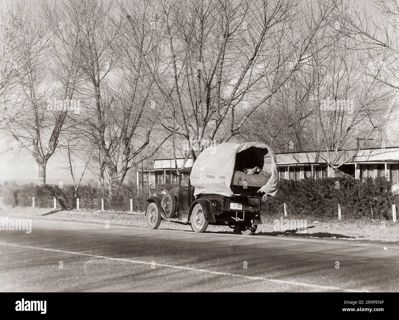 Photographer Dorothea Lange photographs America during and after the ...