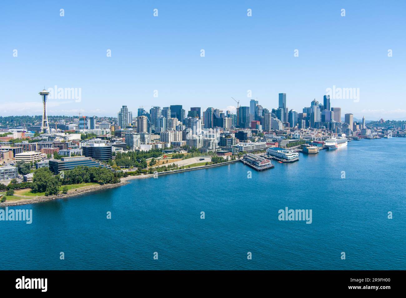 Seattle waterfront skyline hi-res stock photography and images - Alamy