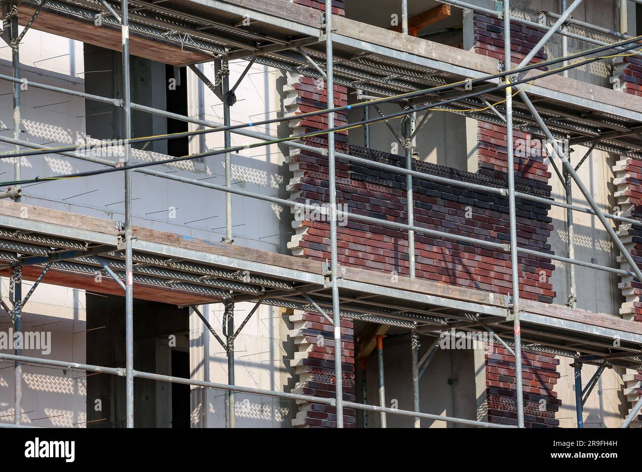 construction of a double-shell wall with prefabricated building ...