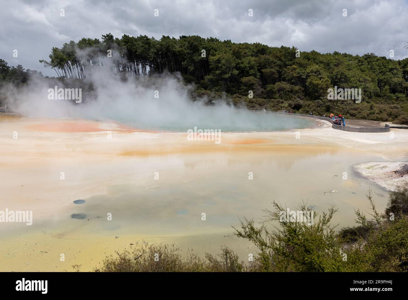 The Artists Palate lake pool at Waiotapu – Wai-o-tapu – Thermal ...