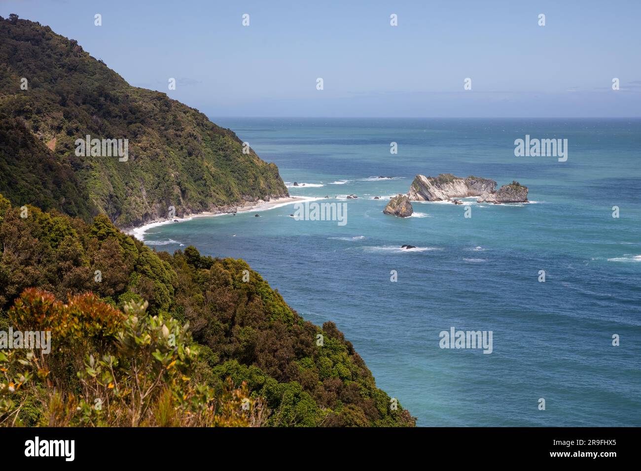 The view over the Tasman Sea from Knights Point Lookout, West Coast ...