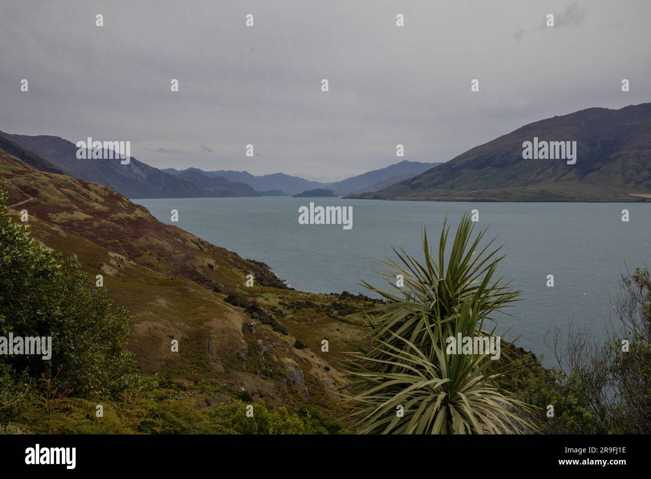 Lake Hawea Lookout on the roadside of Highway 6 in the The Neck area of ...