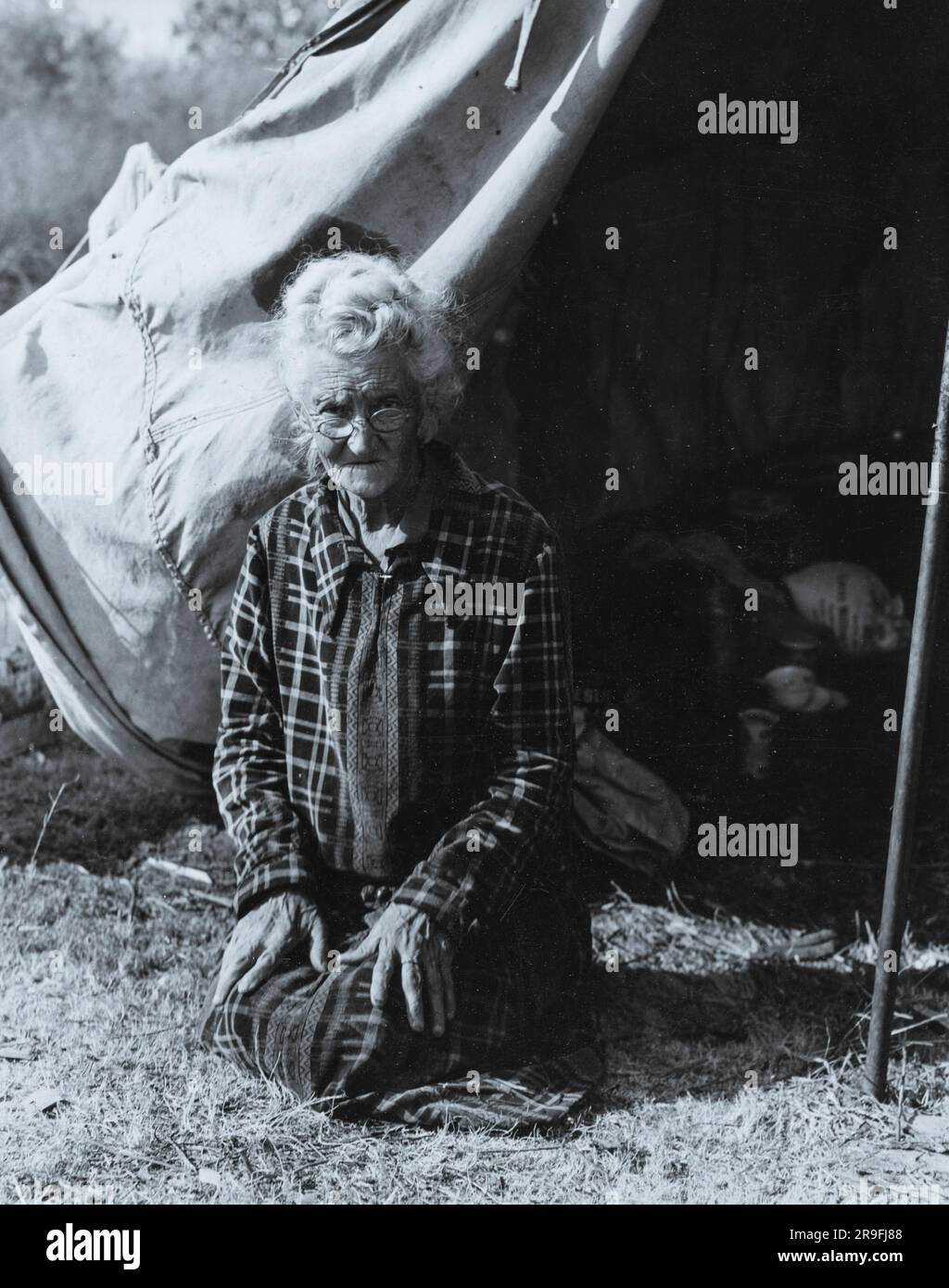 Photographer Dorothea Lange photographs America during and after the ...