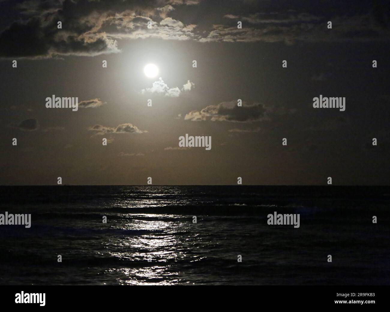 Moonrise scenery hi-res stock photography and images - Alamy