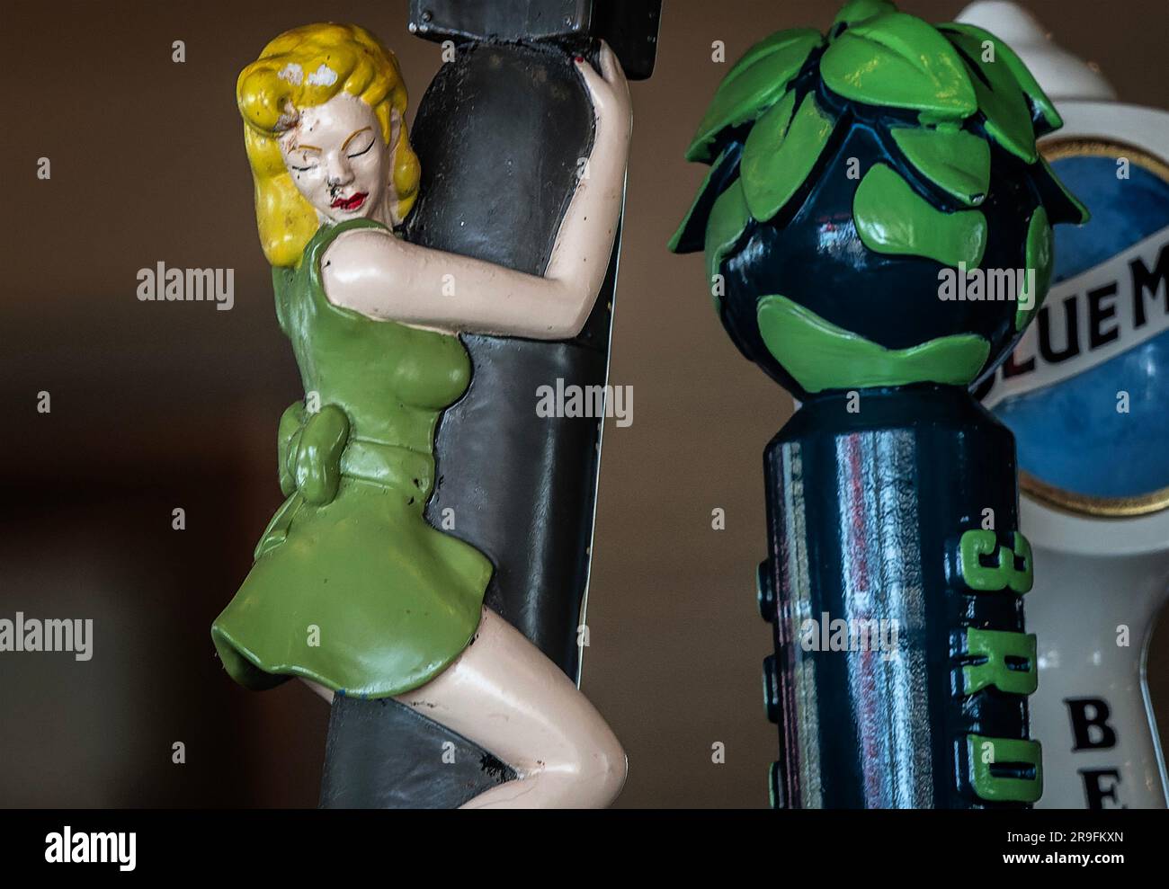 Pole dancer hi-res stock photography and images - Alamy