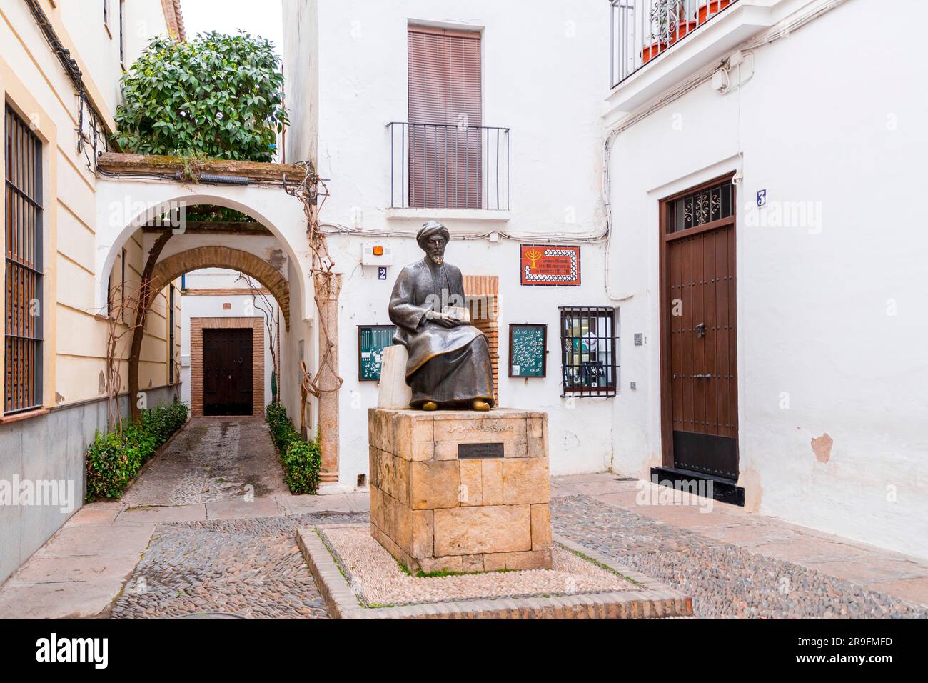 Statue of moses ben maimon hi-res stock photography and images - Alamy