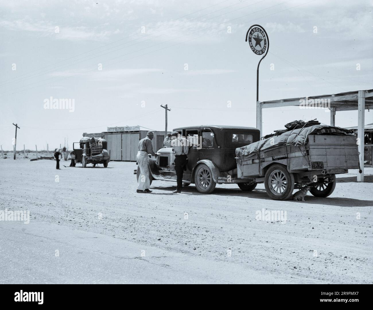 Photographer Dorothea Lange photographs America during and after the ...