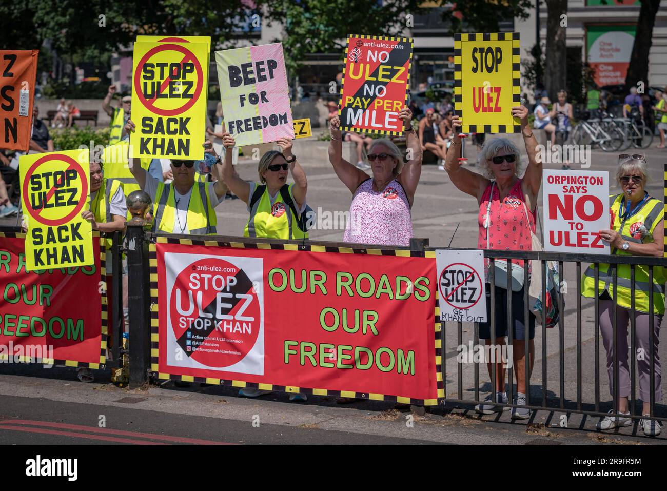 Stop ulez hi-res stock photography and images - Alamy