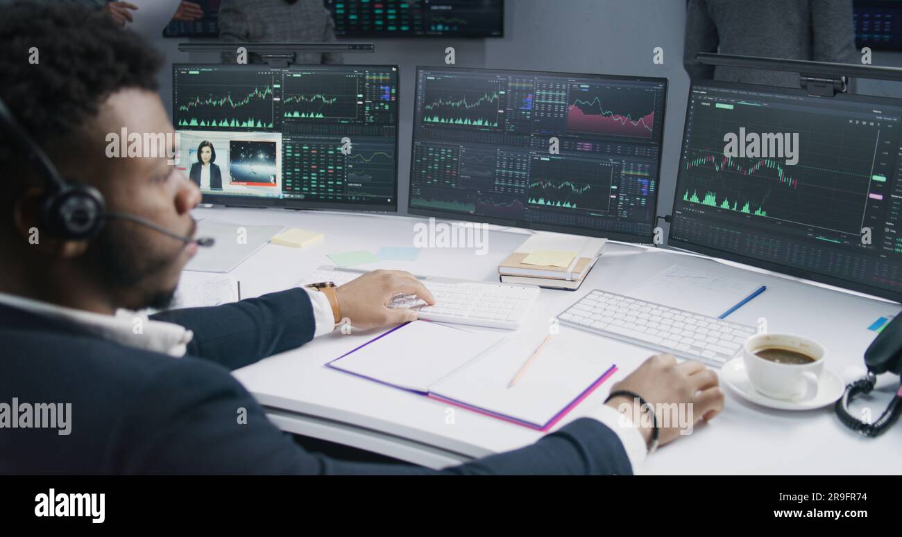 African american trader works hi-res stock photography and images - Alamy