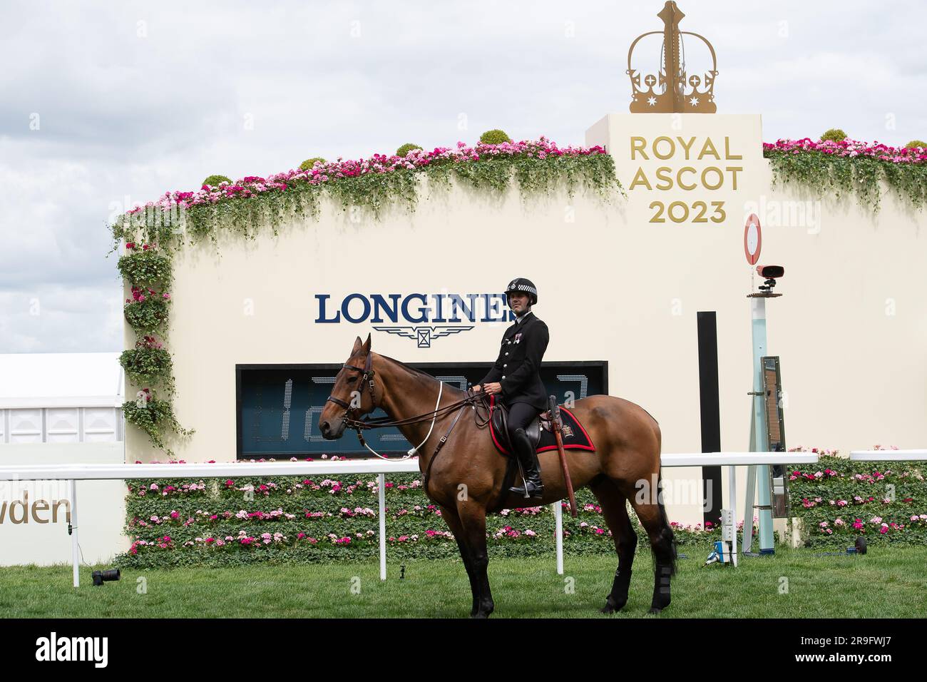 Ascot, Berkshire, UK. 24th June, 2023. Thames Valley Police Mounted ...