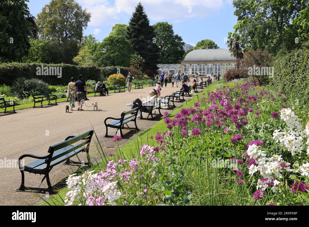 The Sheffield Botanical Gardens, off Ecclesall Road in Sheffield, with ...