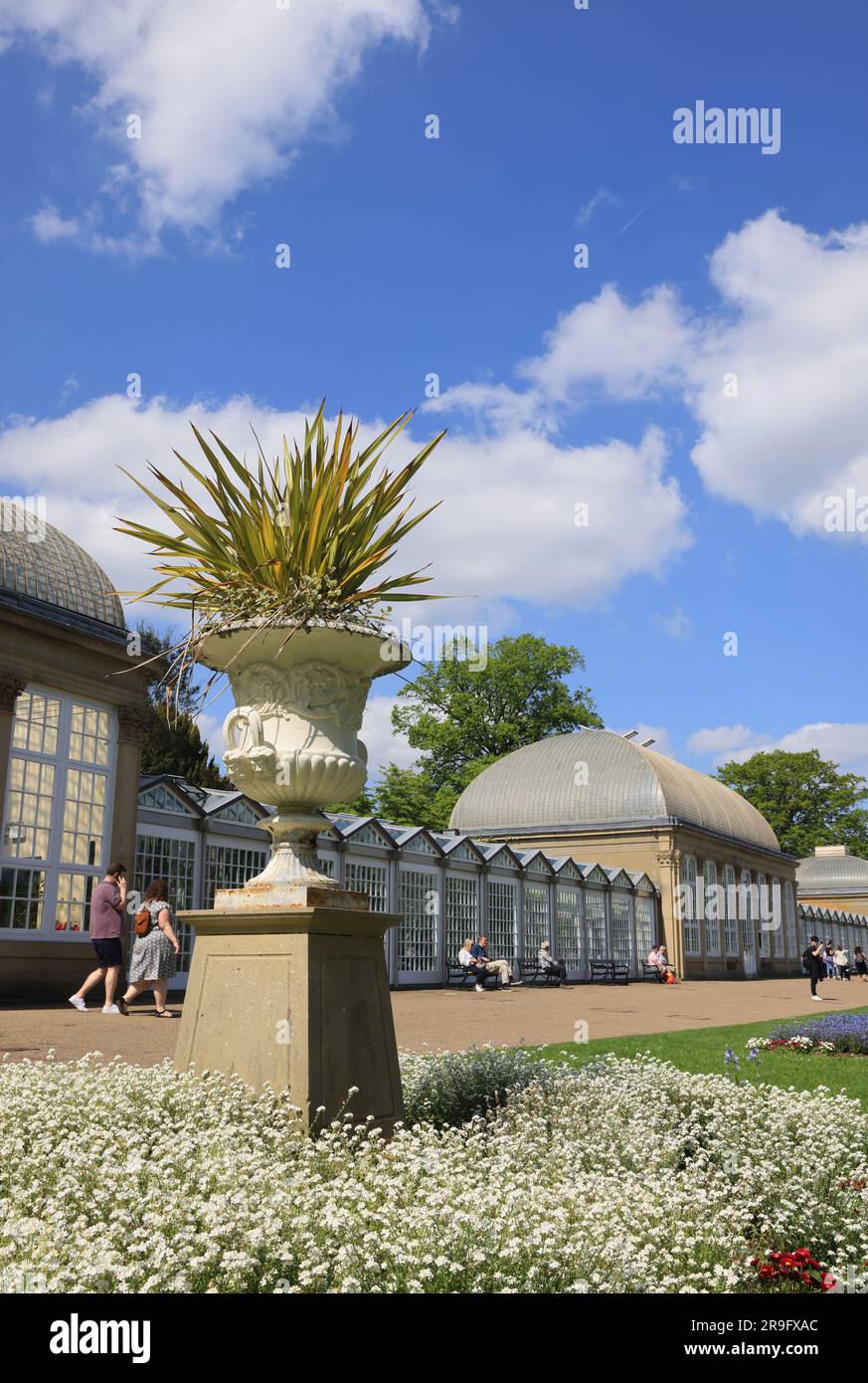 The Sheffield Botanical Gardens, off Ecclesall Road in Sheffield, with ...