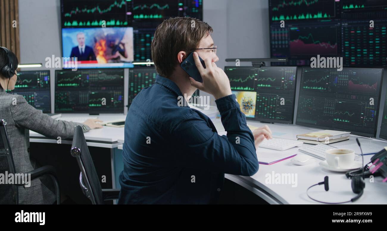 Television screens bank hi-res stock photography and images - Alamy