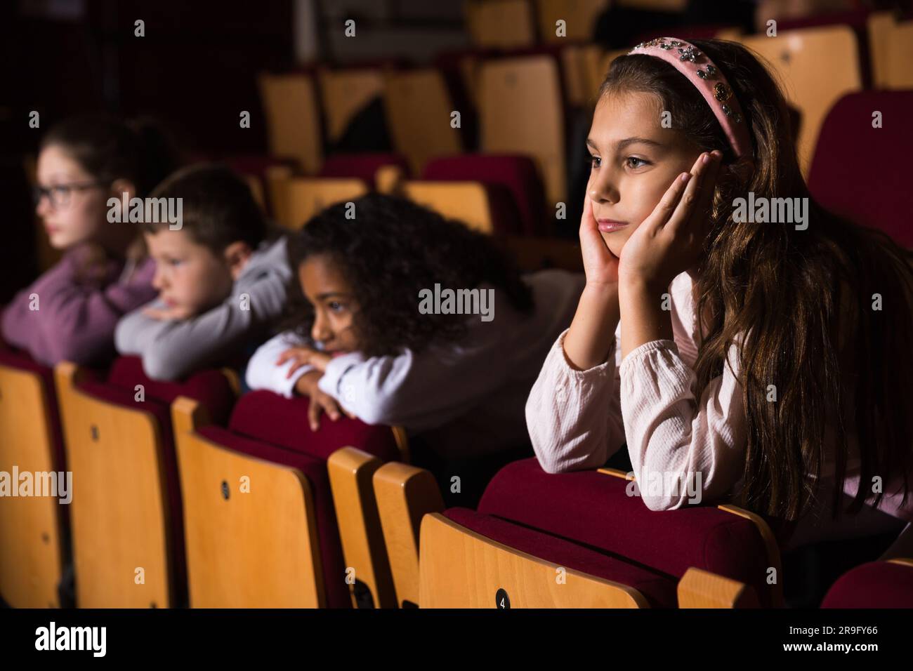 Children attending theater hi-res stock photography and images - Alamy