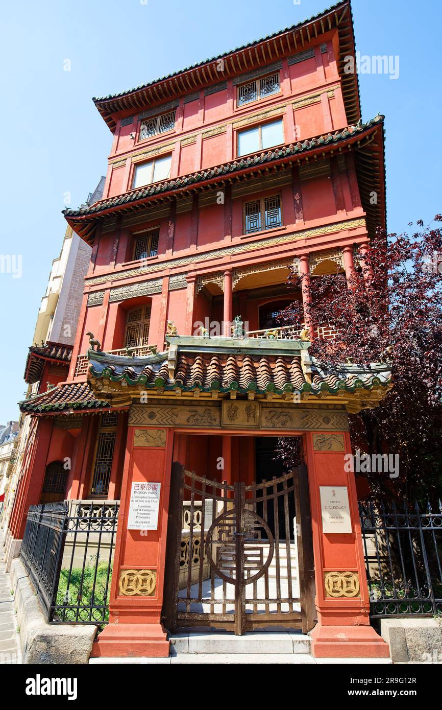 The Paris Pagoda is an unusual building of the Plaine Monceau ...