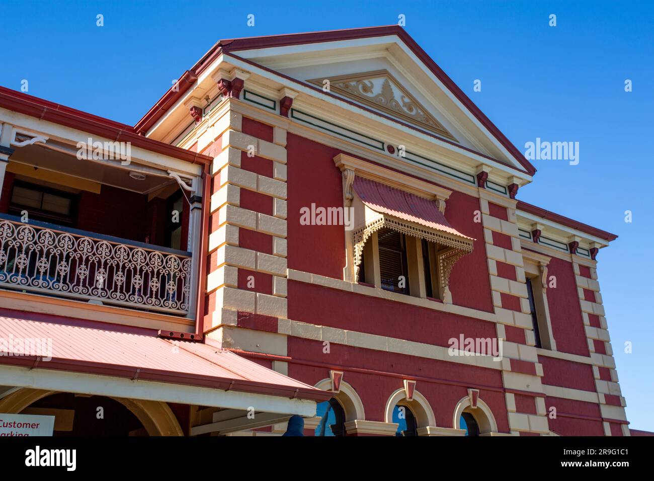 The heritage-listed Toowoomba Railway Station on the Western line ...